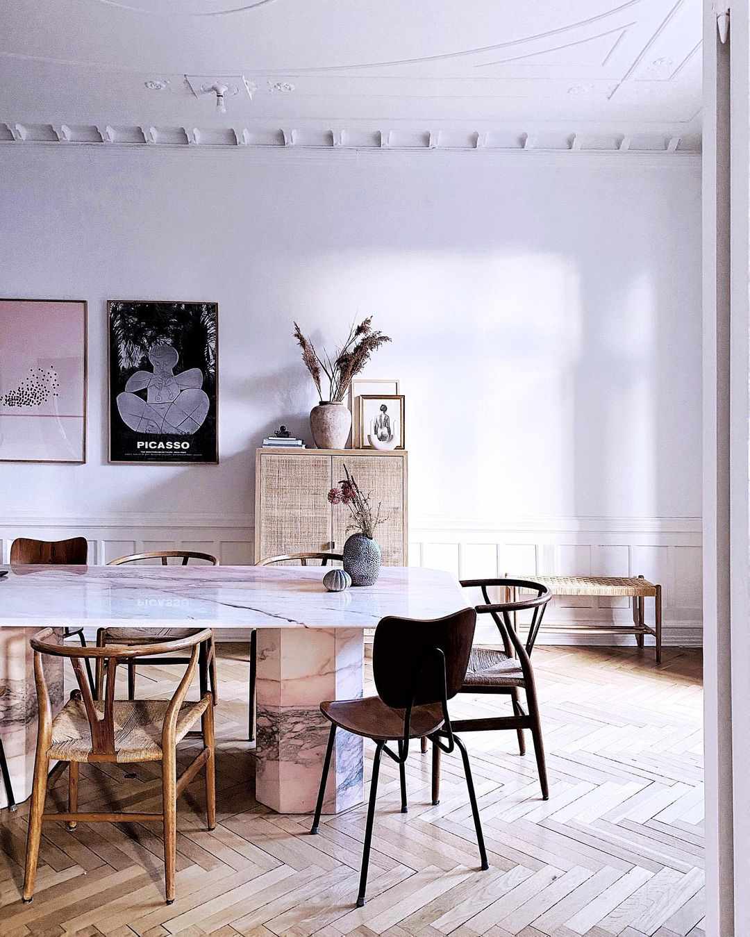 Rose-Hued Reverie: Captivating Pink Dining Table Concepts